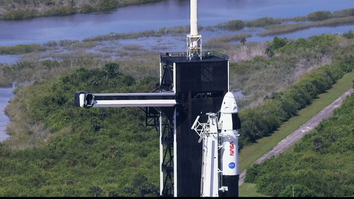 Crew Access Arm Retracted For Nasas Spacex Crew 5 Launch Nasas